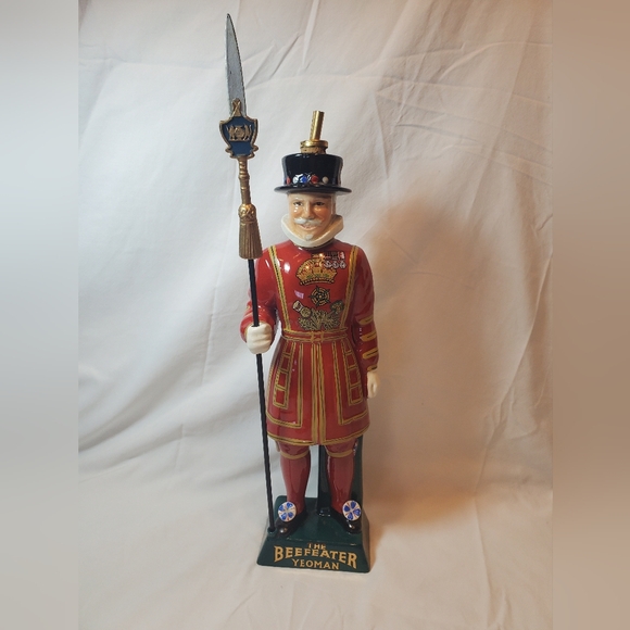 Beefeater | Dining | Beefeater Yeoman Gin Ceramic Decanter Vtg 96s ...